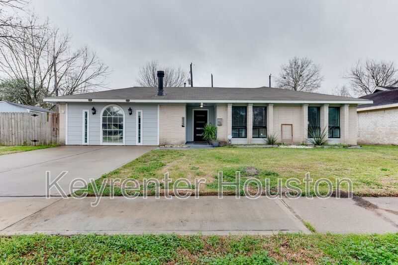 Request a Viewing for 6215 Heatherbrook Dr - Tenant Turner