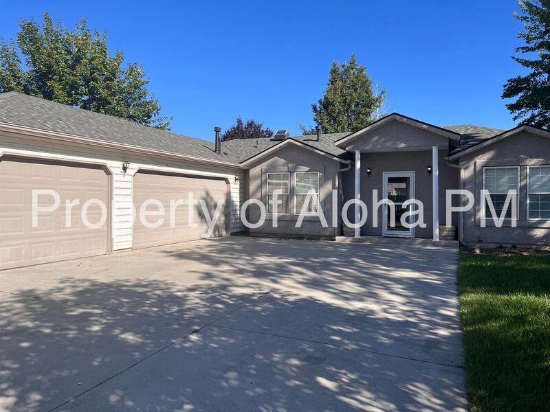 Request a Viewing for 492 E. Addeson St. - Tenant Turner