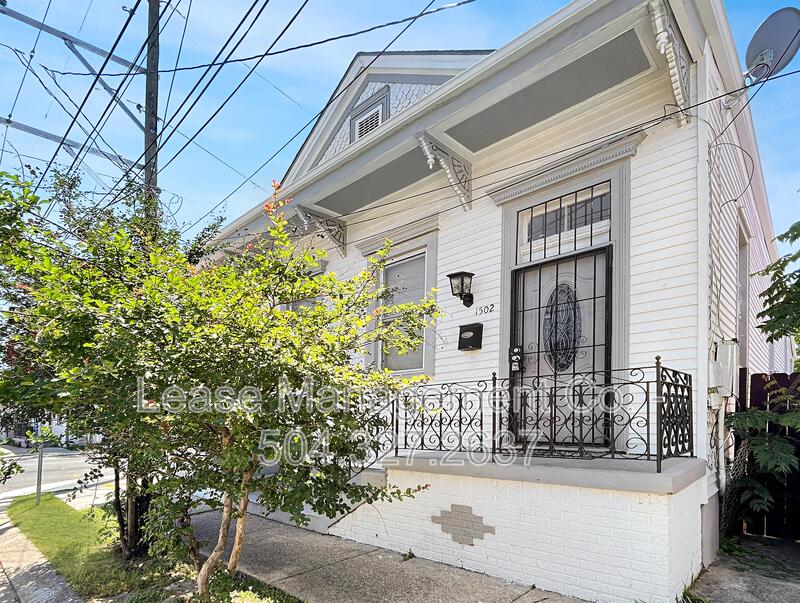 Request a Viewing for 1502 Spain Street - 1 - Tenant Turner