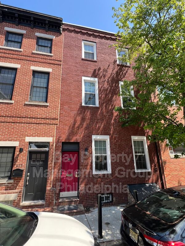 Request a Viewing for 411 Poplar St, Unit 2 - Tenant Turner