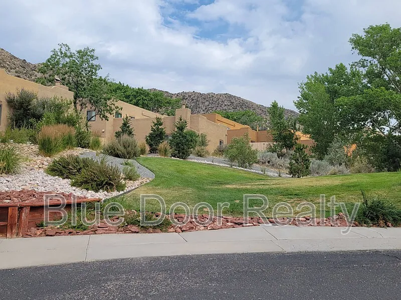 Request a Viewing for 2900 Vista Del Rey, Unit 2C - Tenant Turner