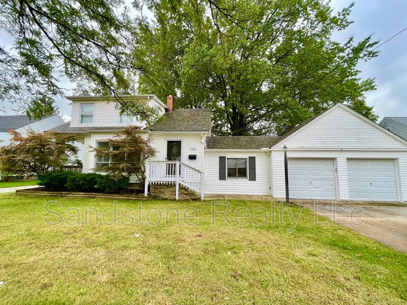 Request a Viewing for 15096 Rockside Rd - Tenant Turner