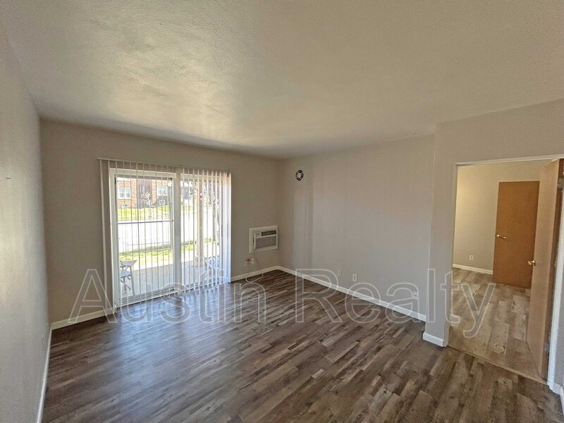 Request a Viewing for 2727 Hampton Ave, Unit 105 - Tenant Turner