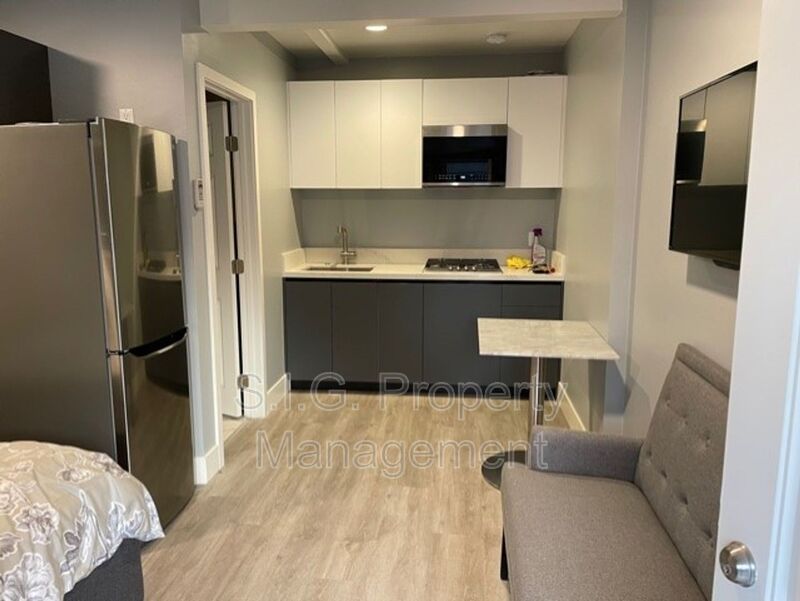 Request a Viewing for 139 S. Allen Avenue #B, Unit B - Tenant Turner